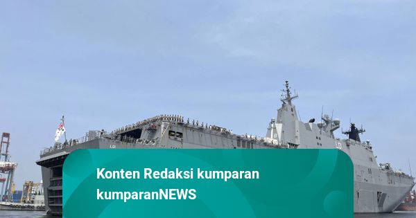 Melihat Kapal Induk Australia HMAS Adelaide yang Berlabuh di Jakarta | kumparan.com